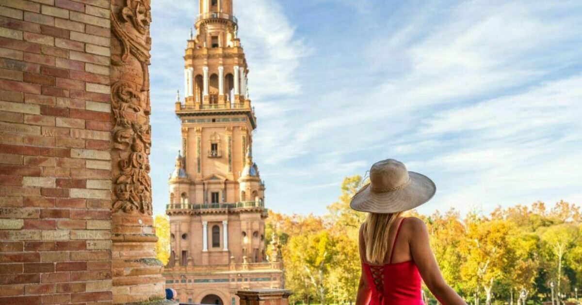 Private Tour Monuments of Seville: Cathedral and Alcázar - Living ...